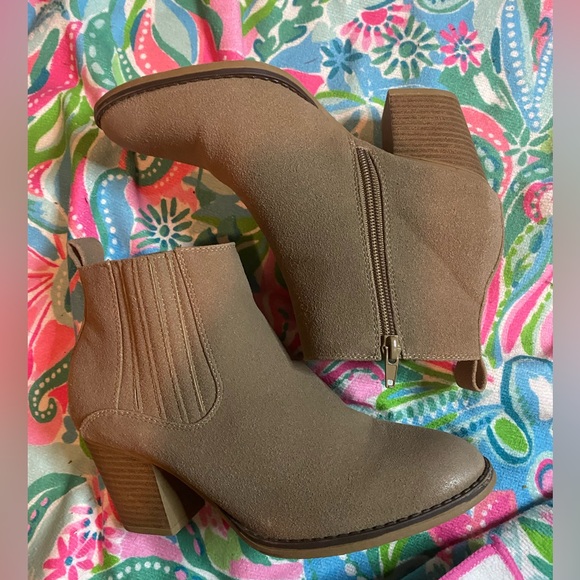Jessica Cline | Shoes | 32 Jessica Cline Booties Boots Faux Suede Size ...